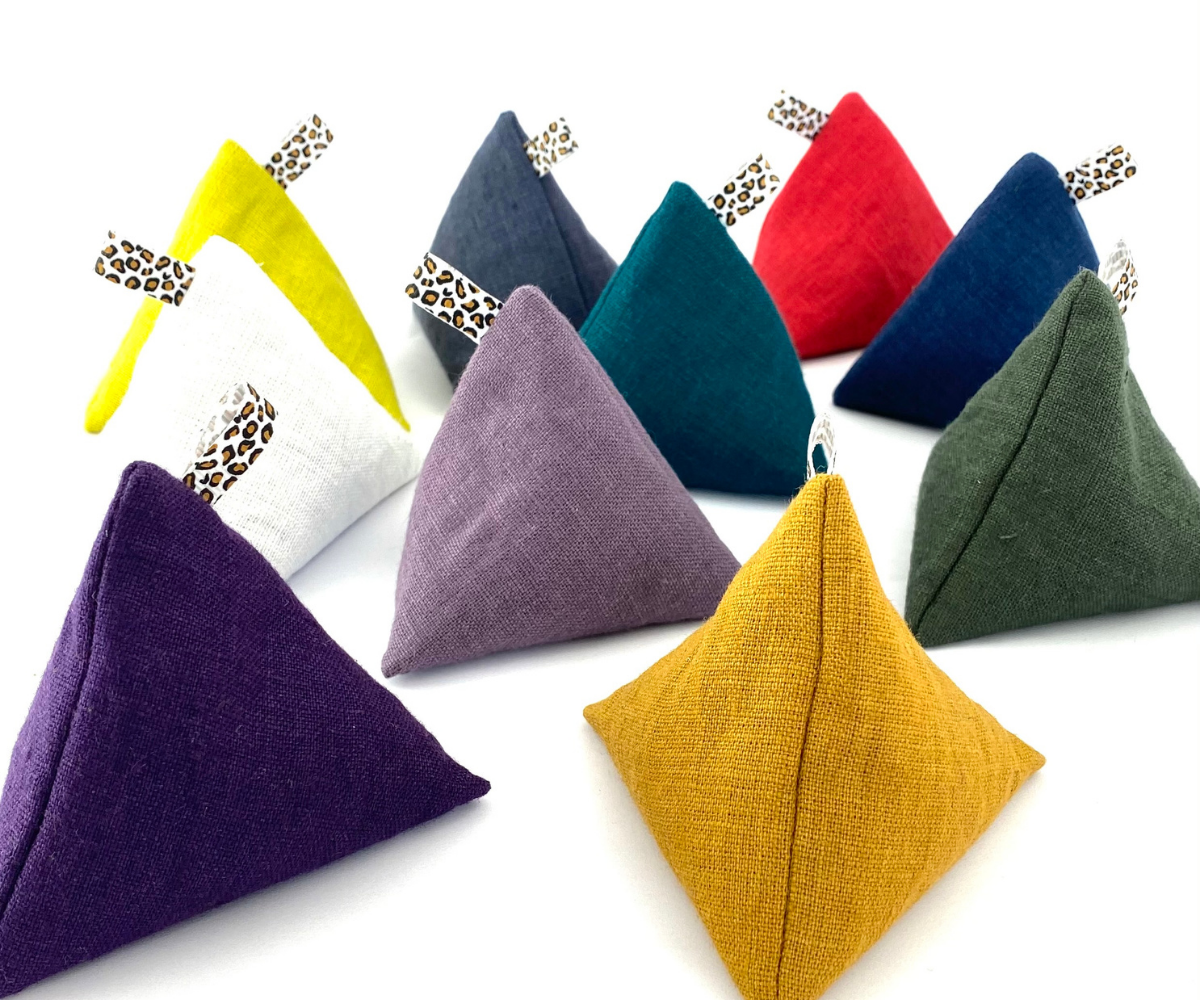 How to Make Fabric Pyramid Pattern Weights – The Cloth Cutter